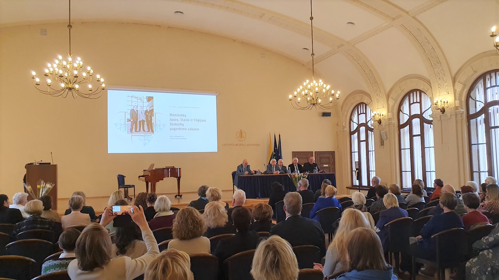 Menininkų Juozo, Stasio ir Eligijaus Domarkų pagerbimo vakaras – Bičiulystė